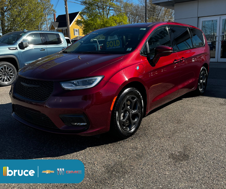 Paul Kellogg / 2022 Chrysler Pacifica Hybrid | Bruce Chevrolet Buick GMC